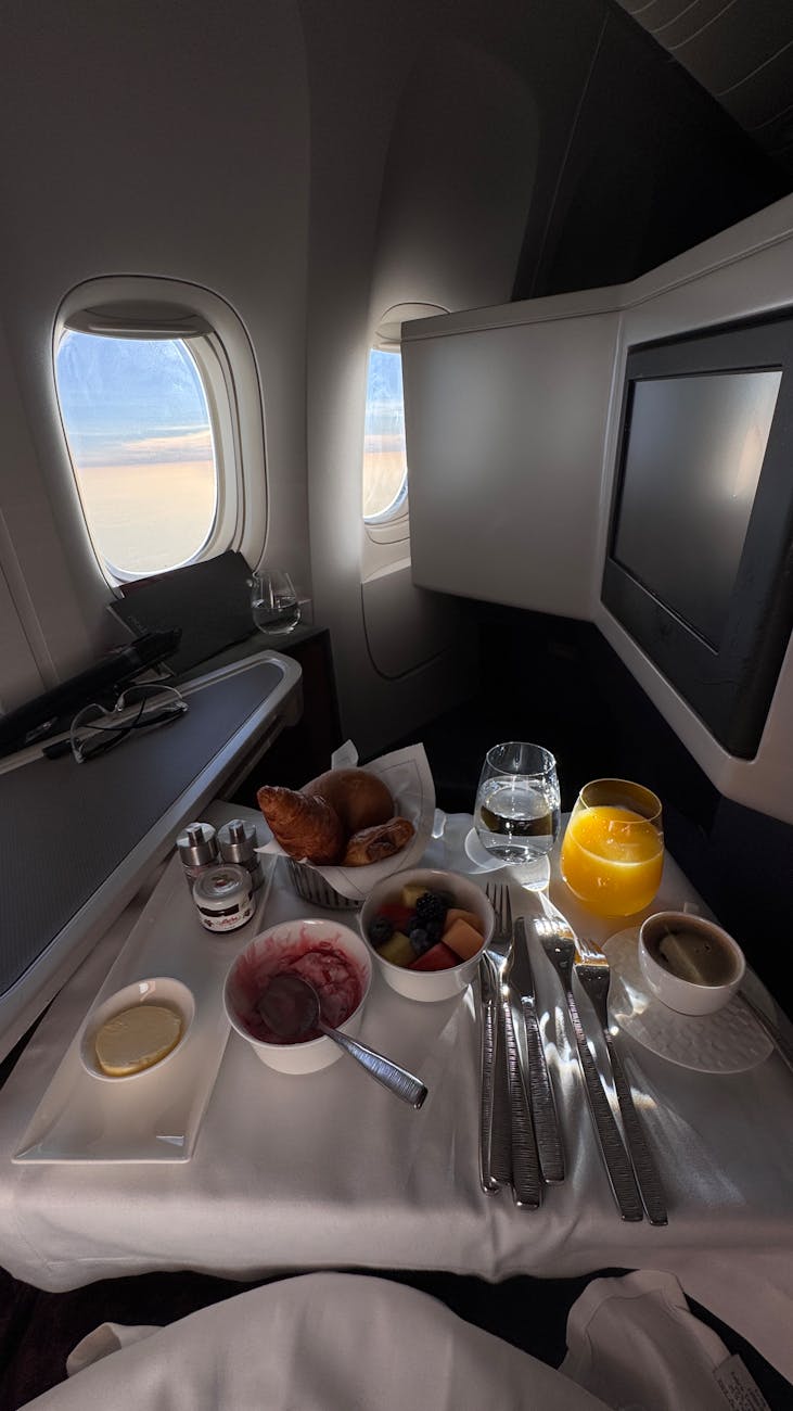 9 Surprising In-Flight Food and Drink Orders Flight Attendants Avoid ...