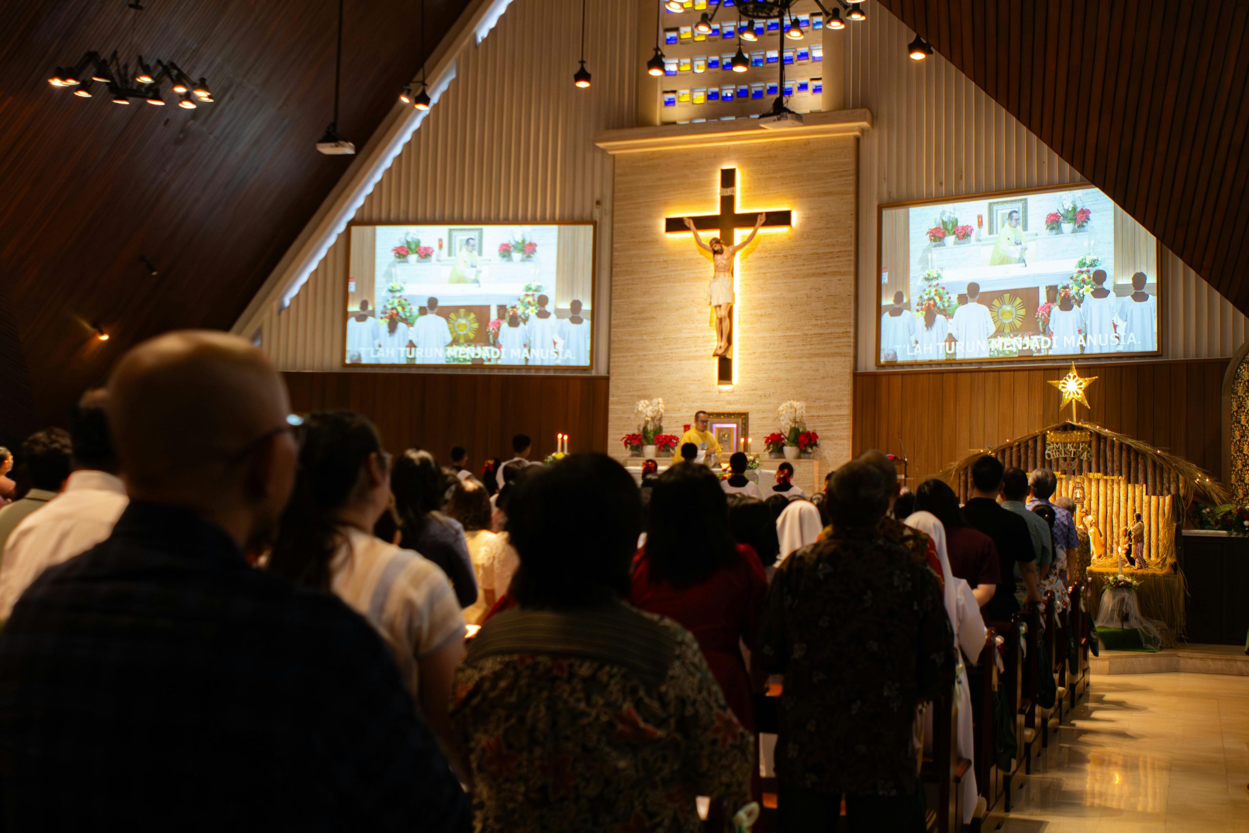 8 Church Habits That Quietly Harden a Christian Heart | Wellbeing Whisper