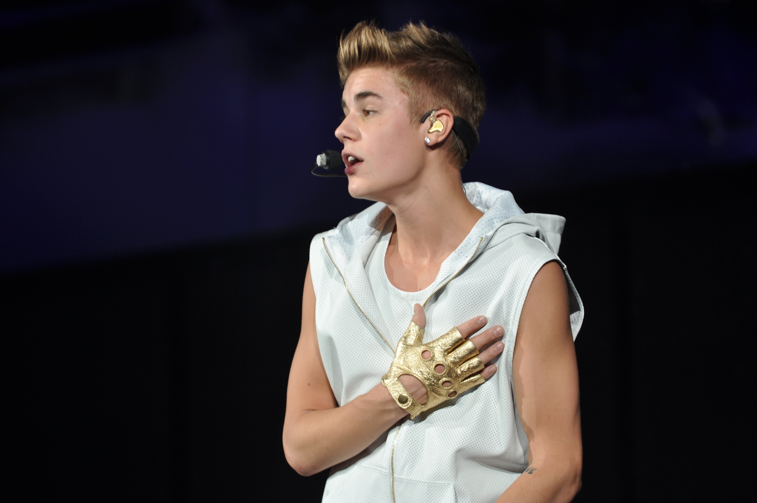 8 Celebrity Service-Worker Stories That Still Spark Backlash ...